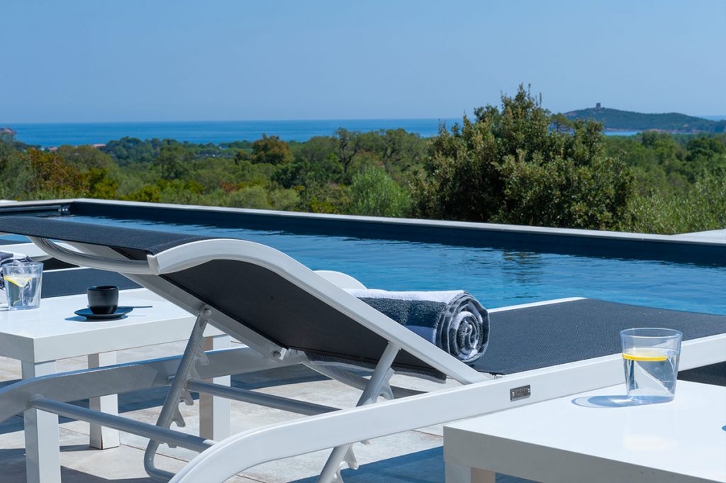 Résidence de location de vacances avec piscine à Pinarello